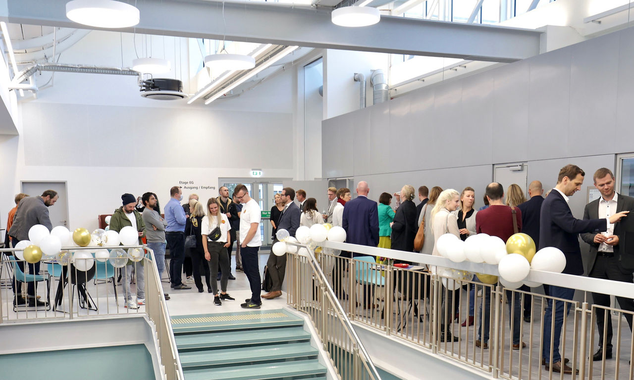 FOM eröffnet zweites Hochschulgebäude in Köln