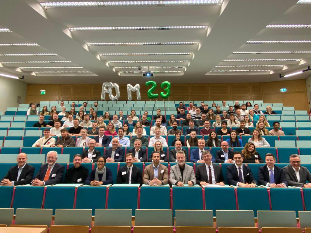 Erstsemester starten ins Sommersemester 2023 an der FOM Hochschule